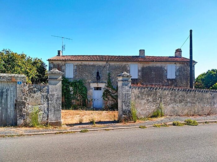 Lussant - Maison 11 pièces à vendre