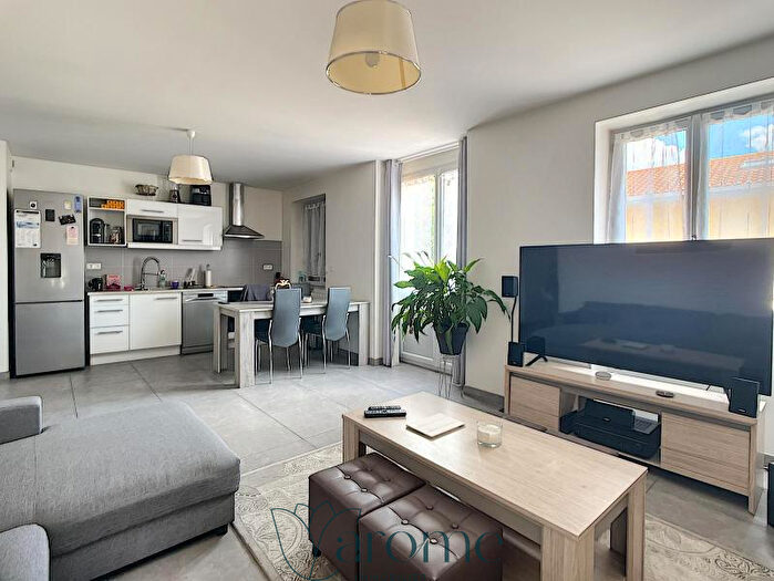 Appartement 3 pièces à Communay, à louer