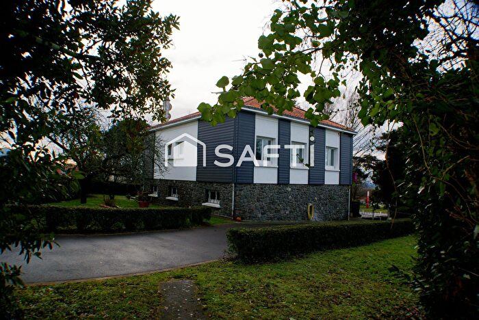 Maison à vendre - La Châtaigneraie - 8 pièces - 4 chambres