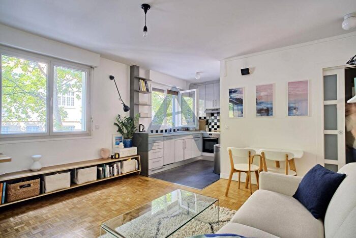 Appartement à louer - Secrétan, Paris ème arrondissement - 2 pièces - 1 chambre