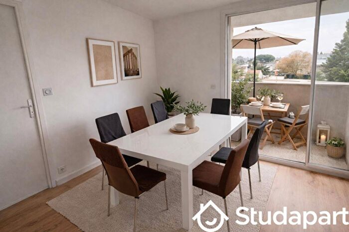 Appartement à louer - Peylanne, Talence - 1 pièce - 3 chambres