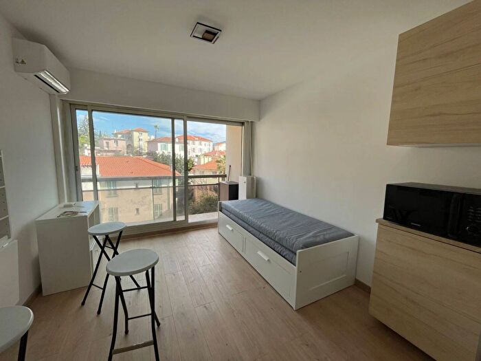 Appartement à louer - Evêché, Nice - 1 pièce