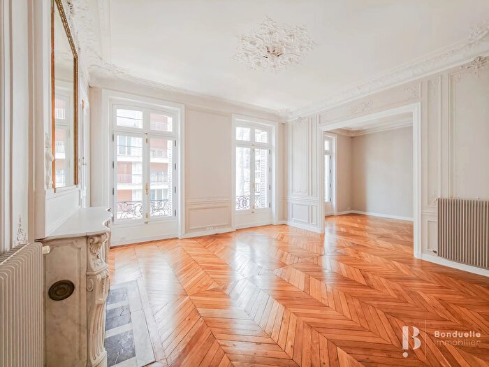 Appartement 5 pièces à Paris 8ème, Triangle d'Or, à louer