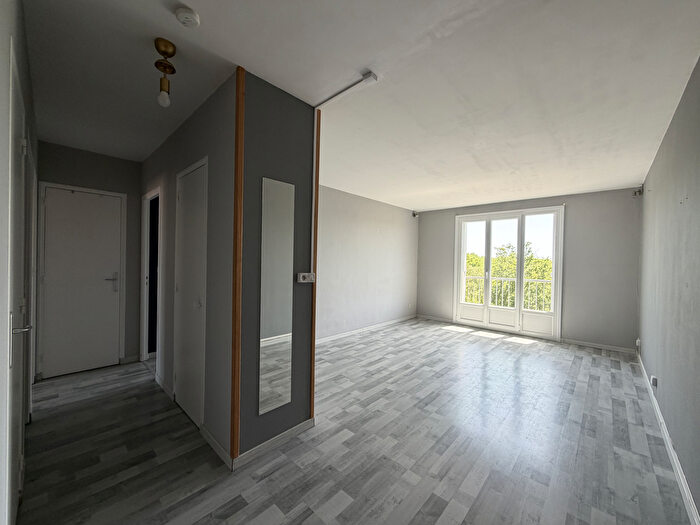 Saint-Julien-les-Villas : Appartement 3 pièces à vendre