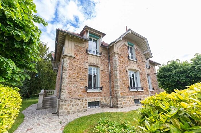 Maison à vendre - Tournan-en-Brie - 9 pièces - 5 chambres