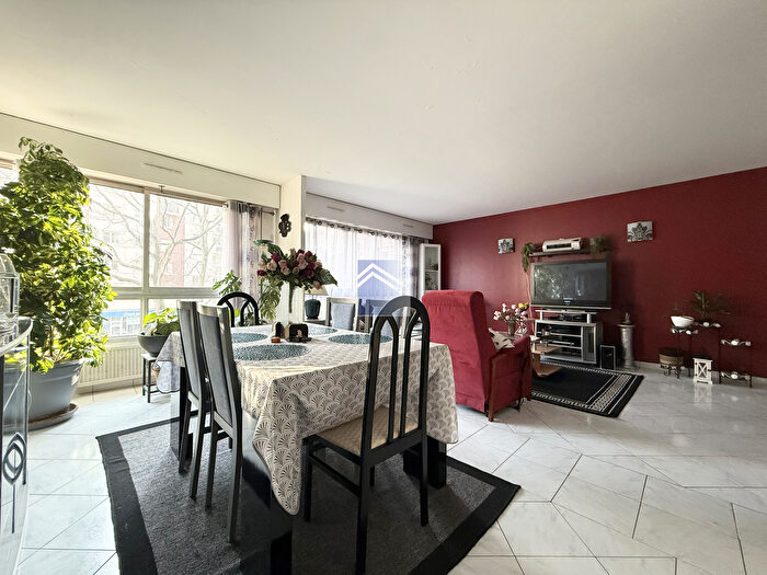 Appartement à vendre - Courbevoie, Hôtel de ville - 4 pièces - 2 chambres