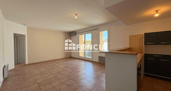 Centre Ville, Cavaillon : Appartement 4 pièces à louer