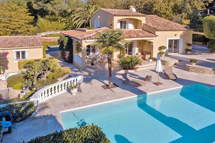 Maison à vendre - Roquefort-les-Pins - 5 pièces - 4 chambres