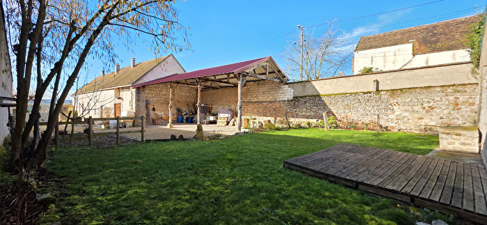 Maison à vendre - Courlon-sur-Yonne - 6 pièces - 4 chambres