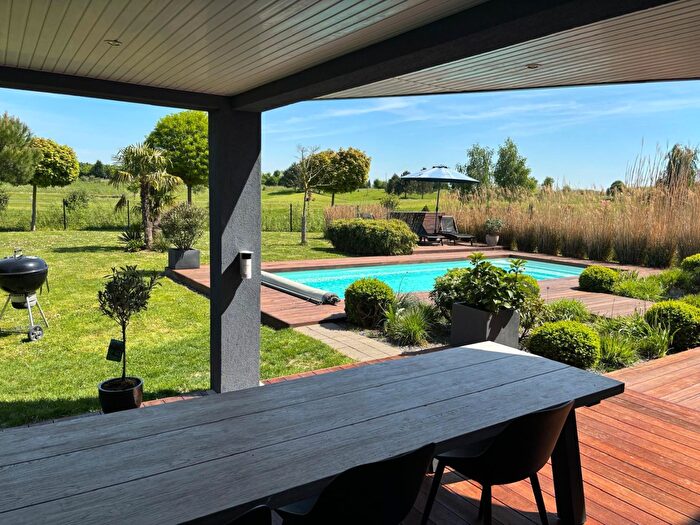 Maison à vendre - Mérignies - 9 pièces - 4 chambres