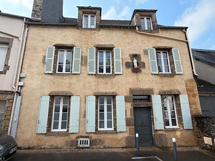 Maison 11 pièces à louer à Landerneau, Le Roudous