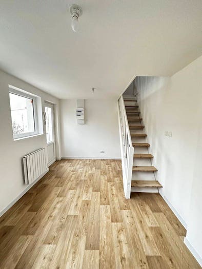 Est, Lamorlaye : Appartement 2 pièces à louer