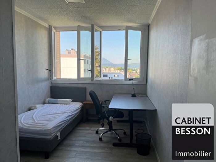 Appartement à louer - Saint-Martin-dHères - 5 pièces - 4 chambres