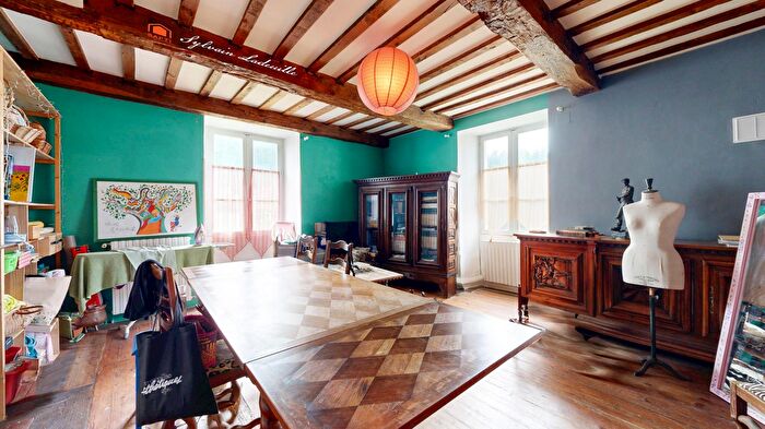 Maison à vendre - Le Bugue - 9 pièces - 7 chambres