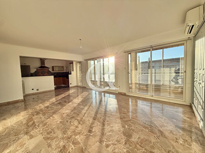 Appartement à vendre - Hyères, Centre-ville - 4 pièces - 3 chambres