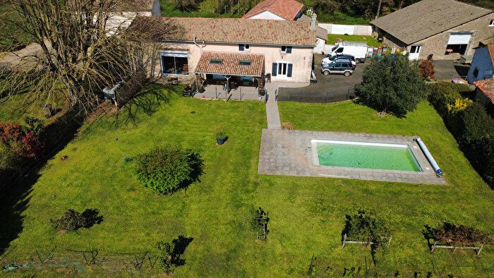 Maison à vendre - Vaux - 10 pièces - 4 chambres