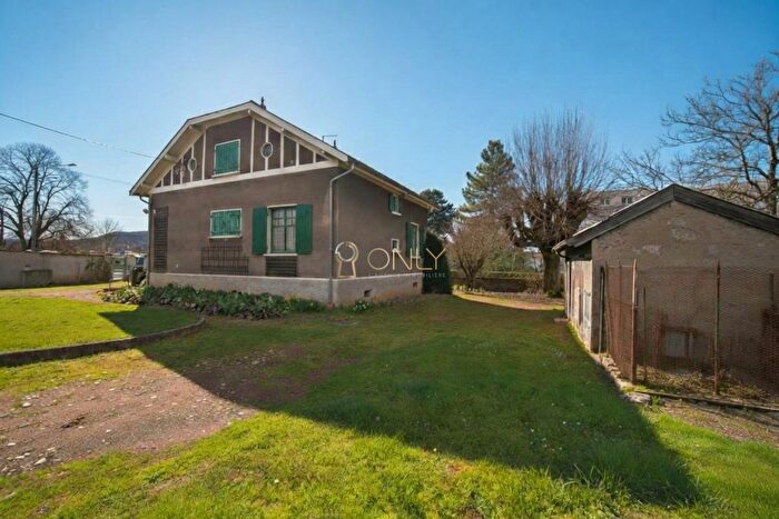 Maison à vendre - Neuville-sur-Saône - 6 pièces - 5 chambres