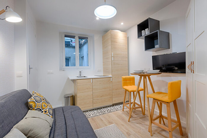 Appartement à louer - Paris e , Belleville, Saint-Maur - 1 pièce - 1 chambre