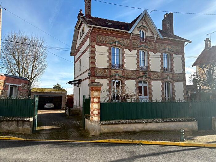 Maison à vendre - Coubert - 9 pièces - 7 chambres