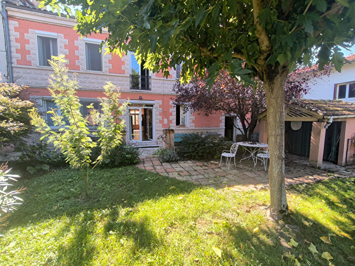 Maison à vendre - LIsle-Jourdain - 7 pièces - 5 chambres