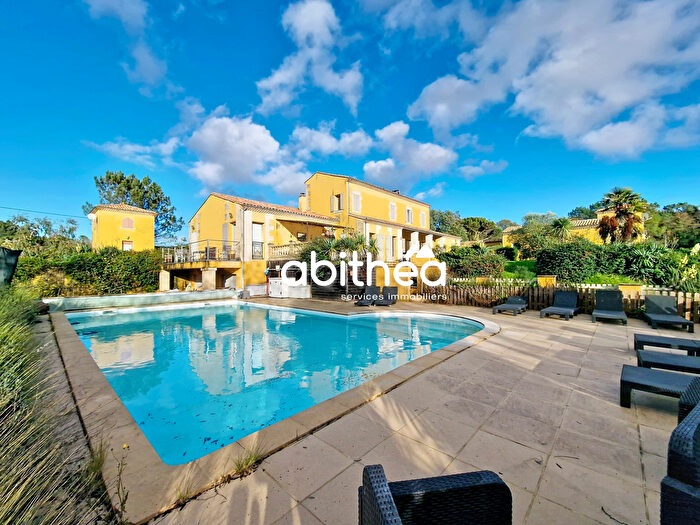 Maison à vendre - Saint-Bonnet-sur-Gironde - 14 pièces - 8 chambres