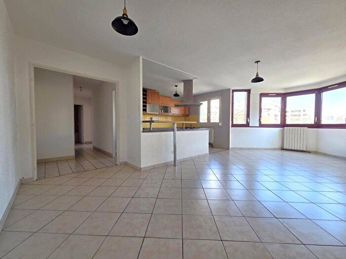 Appartement à louer - Gerland, Lyon ème arrondissement - 3 pièces - 2 chambres