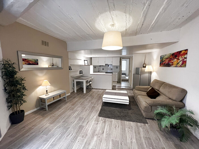 Appartement à vendre - Brignoles, Centre-ville, Vieille ville - 2 pièces - 1 chambre