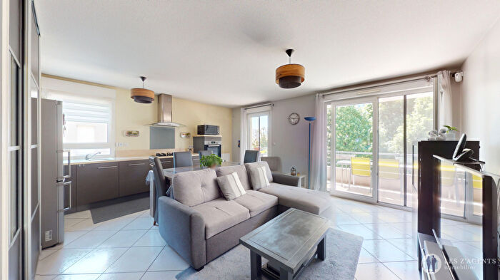 Appartement 3 pièces à Saint-Martin-dHères, Centre-ville, à vendre