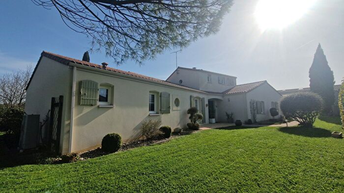 Maison à vendre - Vouillé - 7 pièces - 4 chambres