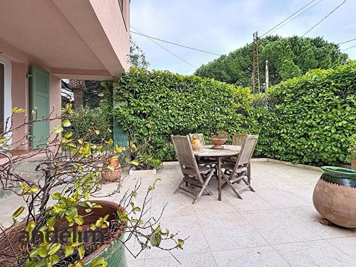 Maison à vendre - Fréjus, Villeneuve - 7 pièces - 4 chambres