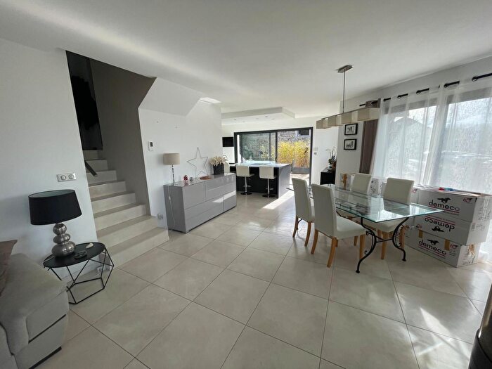 Pugny-Chatenod : Maison 4 pièces à vendre