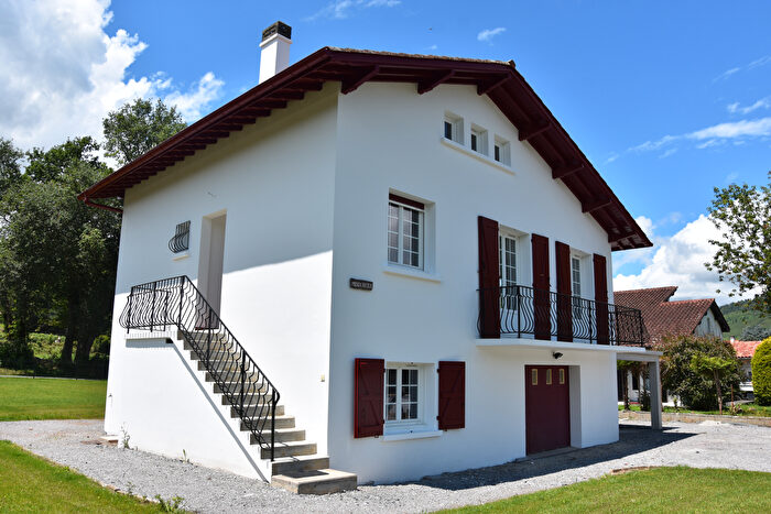 Appartement à louer - Uhart-Cize - 4 pièces - 3 chambres