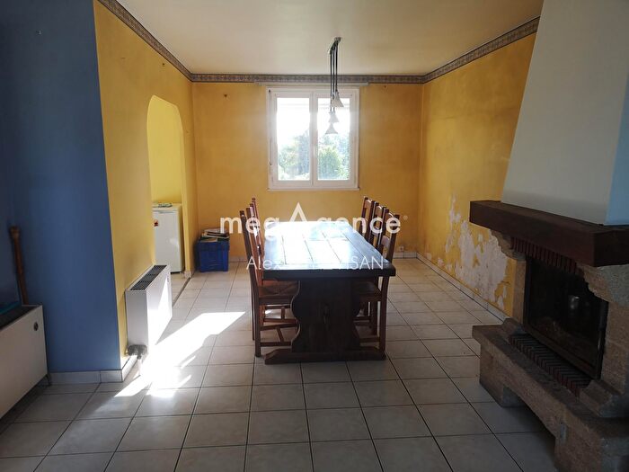 Maison à vendre - Trédarzec - 5 pièces - 3 chambres