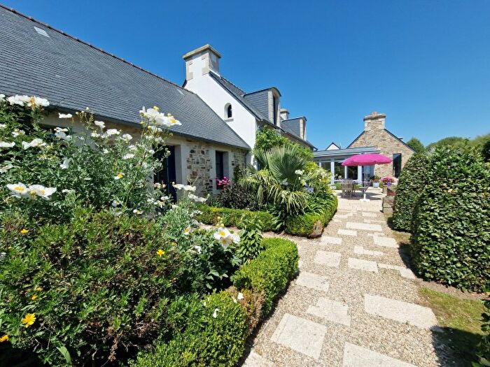 Plonéour-Lanvern : Maison 10 pièces à vendre