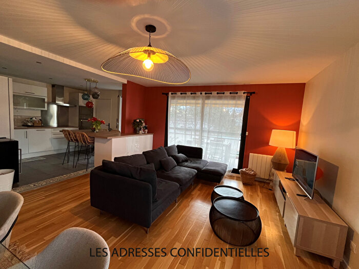 Appartement à louer - Tassin-la-Demi-Lune, Montpinot, Le Bourg - 4 pièces - 3 chambres