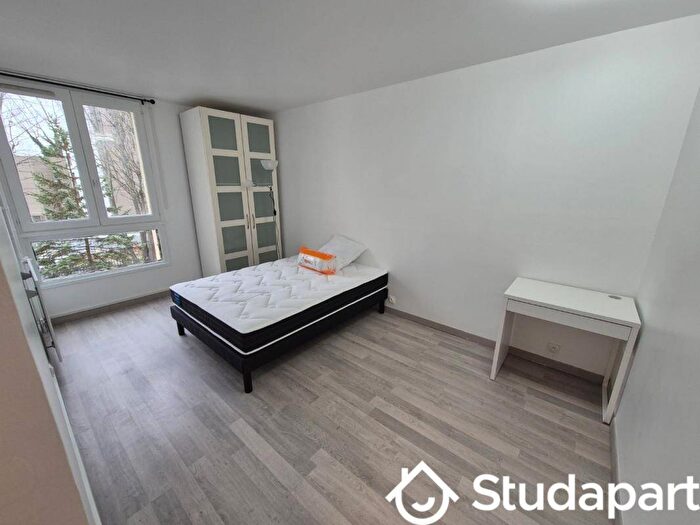 Appartement à louer - Champs Elysees, Évry-Courcouronnes - 1 pièce - 5 chambres