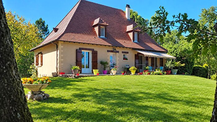 Rouffignac-Saint-Cernin-de-Reilhac : Maison 6 pièces à vendre