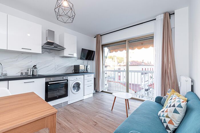 Appartement à louer - Nice, Madeleine - 3 pièces - 2 chambres