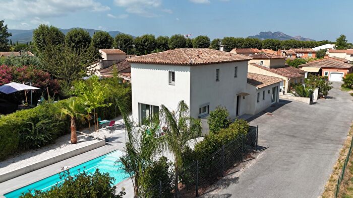 Puget-sur-Argens : Maison 5 pièces à vendre