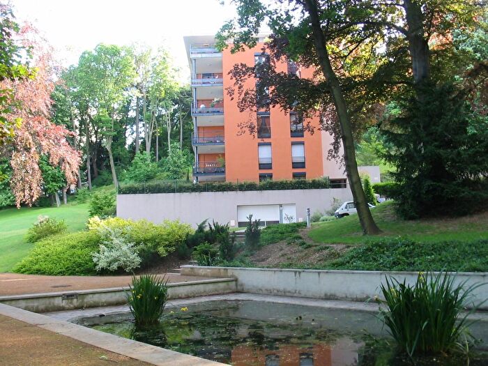 Appartement 4 pièces à Sainte-Foy-lès-Lyon, Centre-ville, à louer
