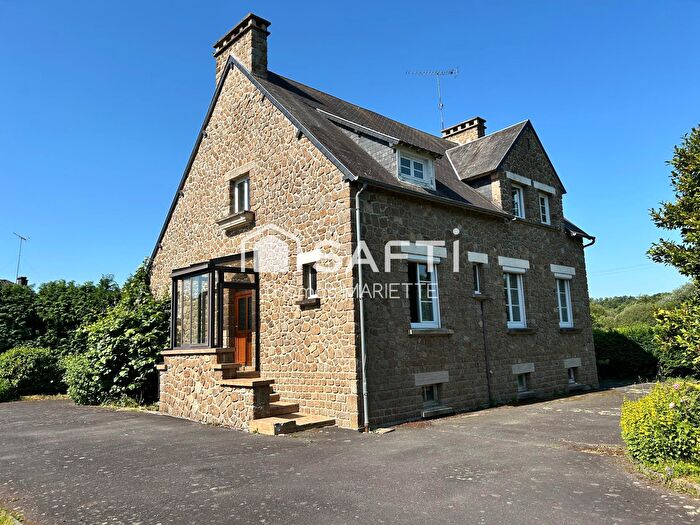 Saint-Hilaire-du-Harcouët : Maison 7 pièces à vendre