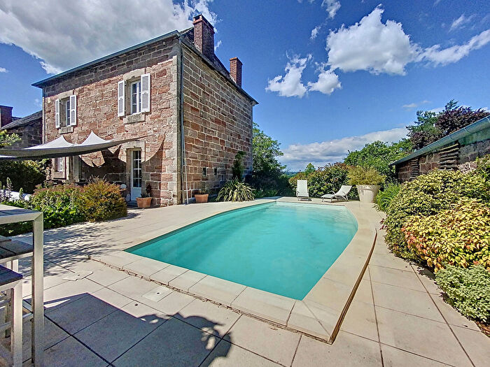 Maison à vendre - Objat - 5 pièces - 3 chambres