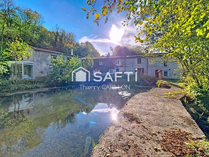 Saint-Martin-de-Saint-Maixent - Maison 15 pièces à vendre
