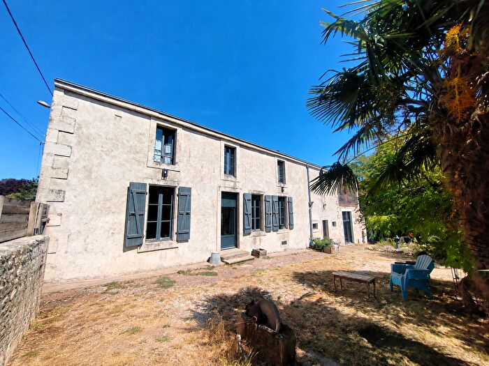 Maison 9 pièces à Coulonges-sur-l'Autize, à vendre