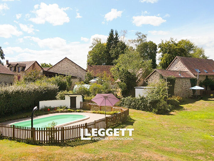 Maison à vendre - Le Chalard - 10 pièces - 6 chambres