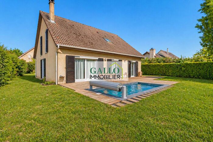 Maison 5 pièces à vendre à Villefontaine, Servenoble