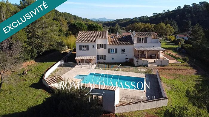 Maison à vendre - Méounes-lès-Montrieux - 15 pièces - 9 chambres