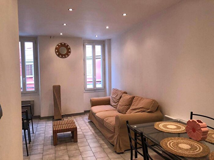 Appartement à louer - Centre Ville-Peyron, La Seyne-sur-Mer - 2 pièces - 1 chambre