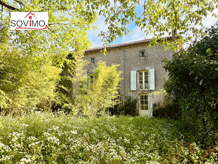 Maison 6 pièces à vendre à Pleuville