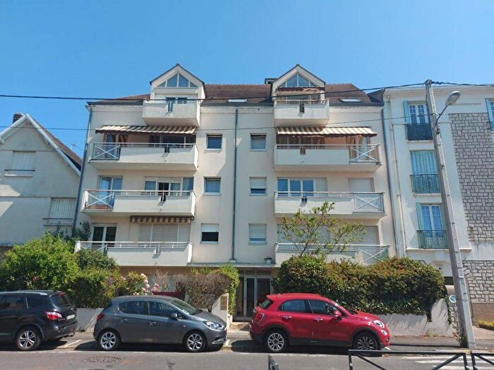 Appartement 1 pièce à Rive de Seine Sud Est, Melun, à louer